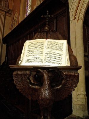 ¿Qué es antifonal? Definición, concepto y significado.